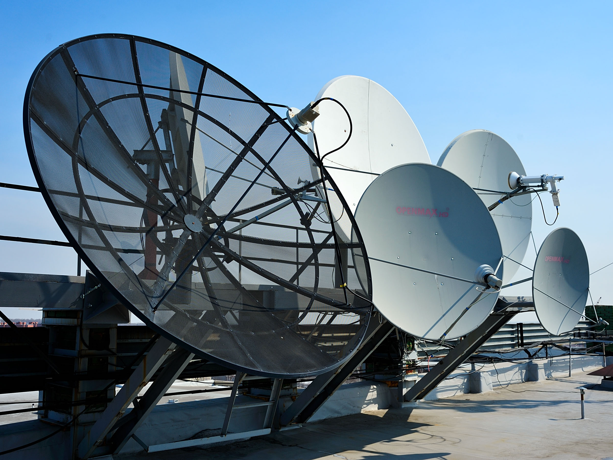 Satellite Antenna LNB Selection | 3 Frequency Ranges for Clear Reception - DOLPH MICROWAVE